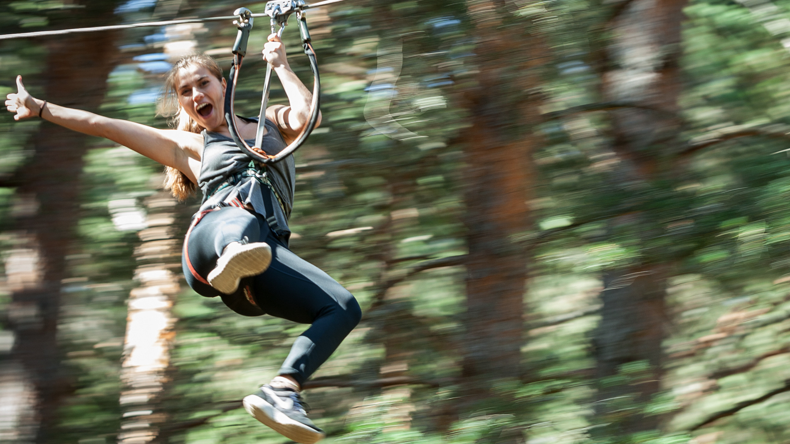 Darse chapuzones contra el calor en los Parques Aventura Amazonia ...